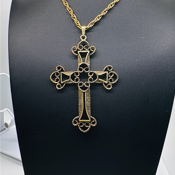 Sarah Coventry | Jewelry | Limited Edition Sarah Coventry Ornate Cross ...